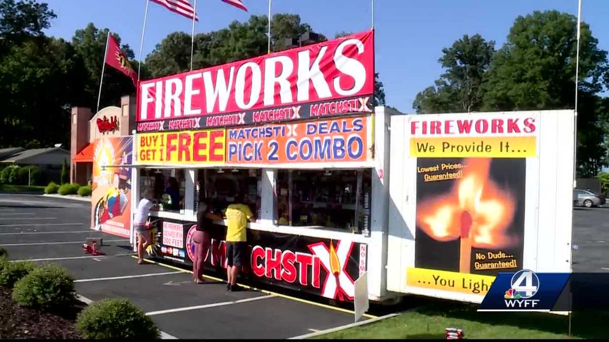 Experts talk about what to avoid when handling fireworks