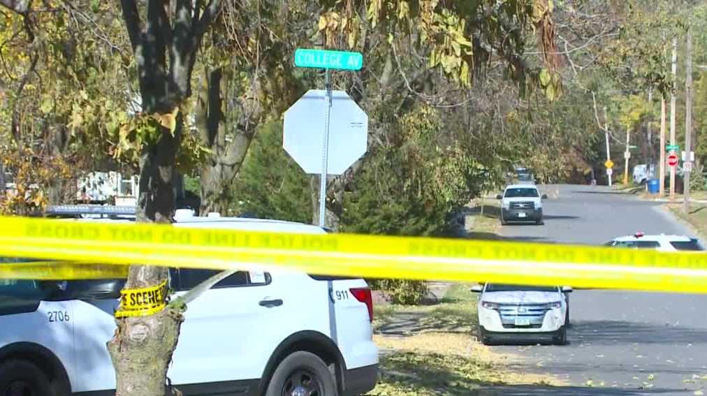DSM police investigating crash where driver suffered from a gunshot wound