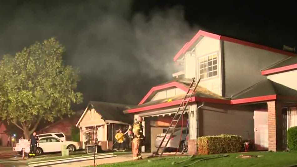 Two homes damaged in 2-alarm early morning house fire in Elk Grove
