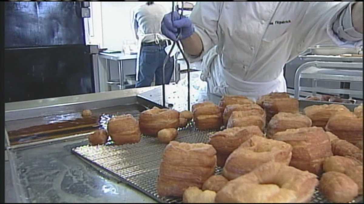 Crowds line up for Little Bigs' "C&Ds"