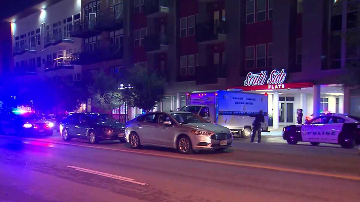 Police: Officer mistakes apartment for her own, fatally shoots man inside