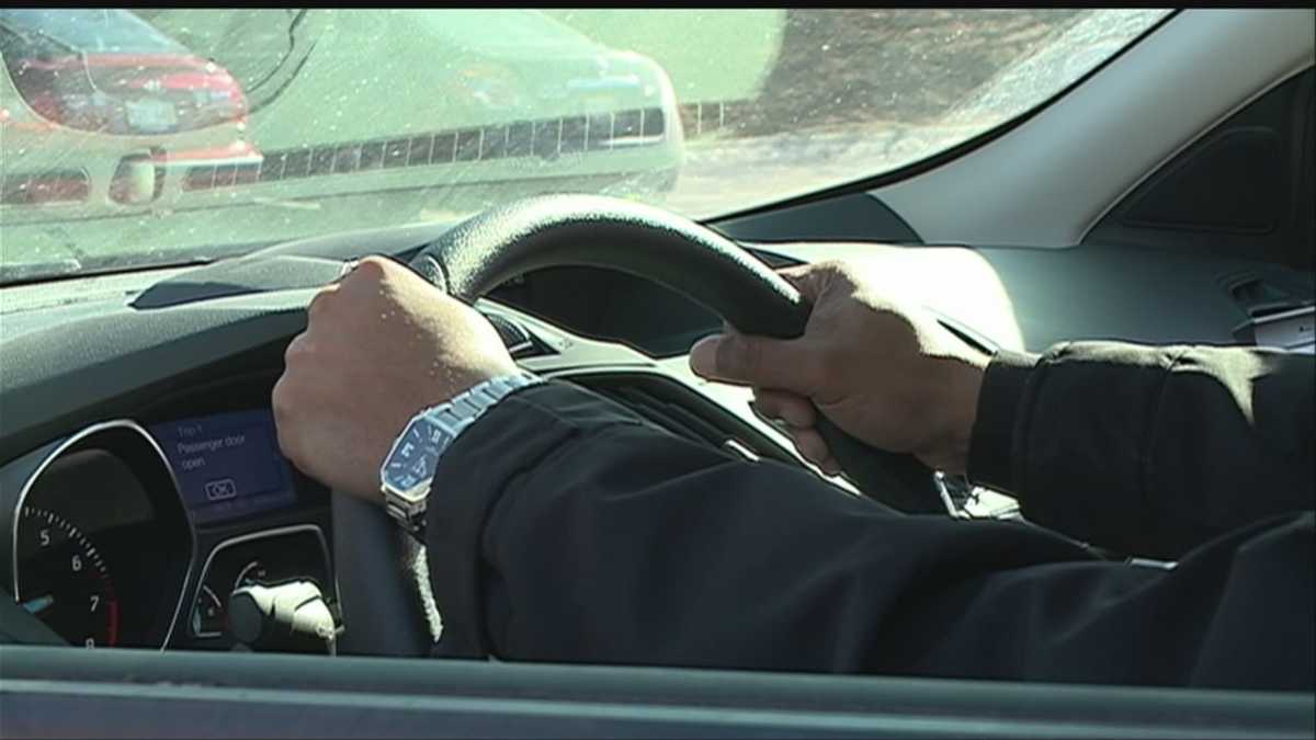 Lawmakers consider texting while driving law change