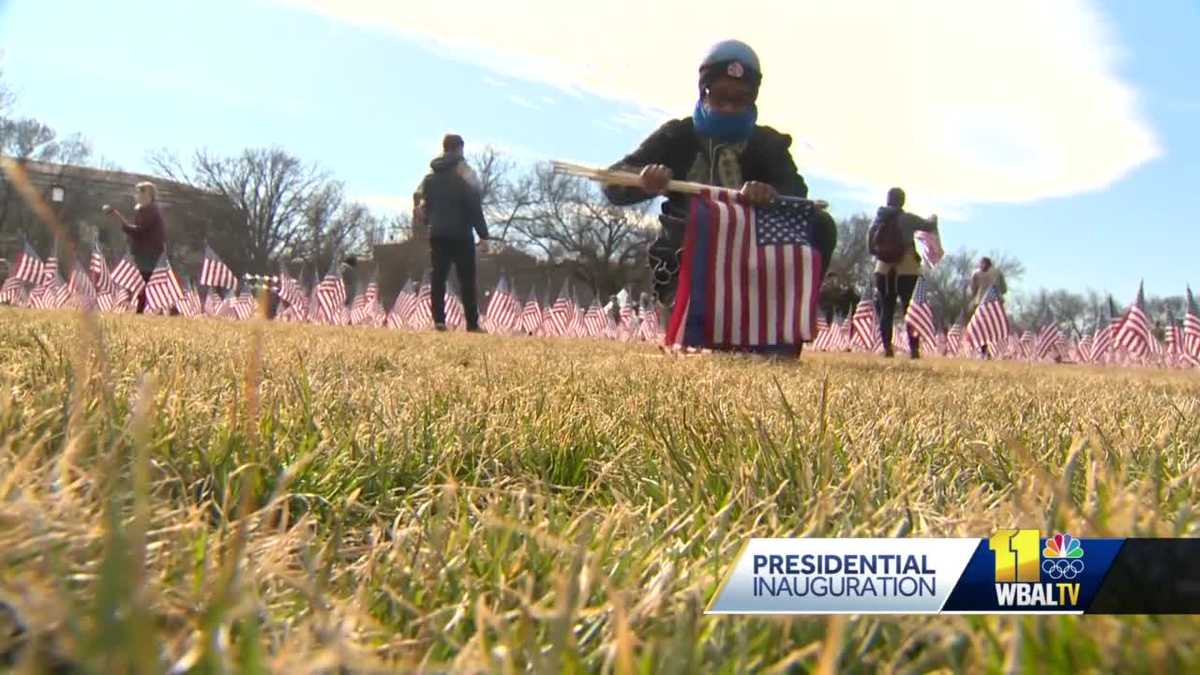 Tourists, locals get Inauguration Day souvenirs as flags get removed ...