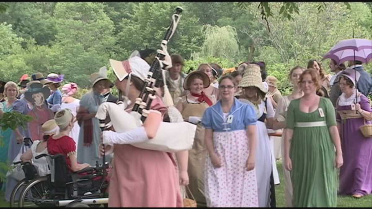 Organizers attempt Guinness World Record at Jane Austen Festival.