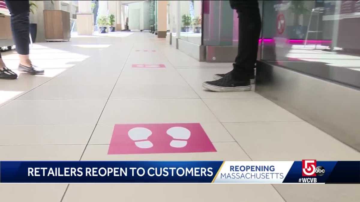 Shoppers return to mall, with restrictions