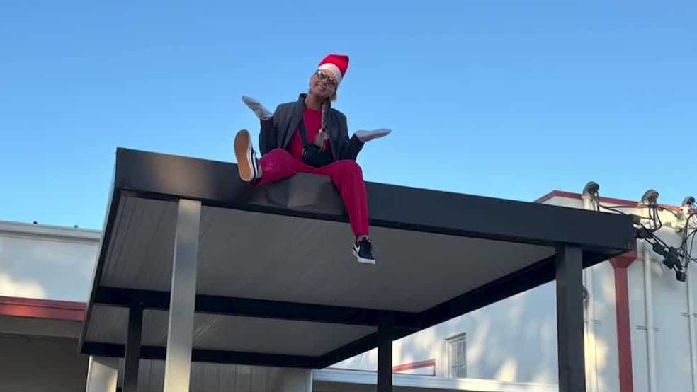 Lake County principal goes all out as Elf on the Shelf
