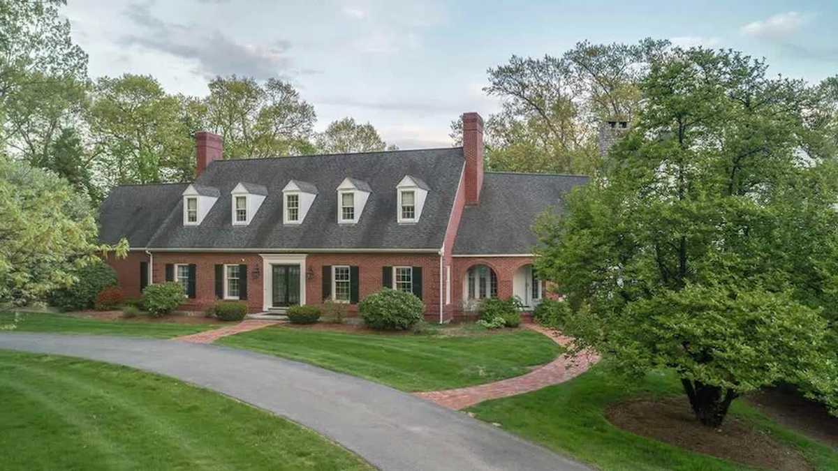 Mansion Monday: All you've ever wanted in a dream house -- in Amherst