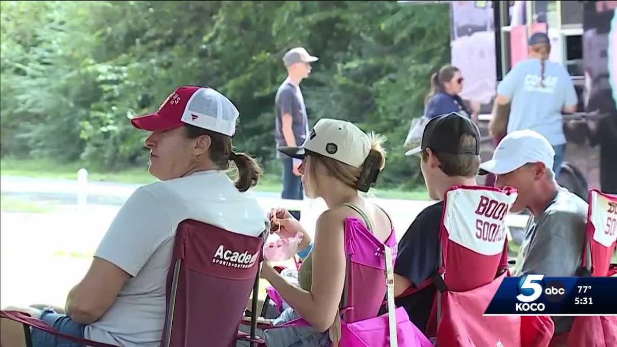 Minco rallies to support softball team after bus rollover