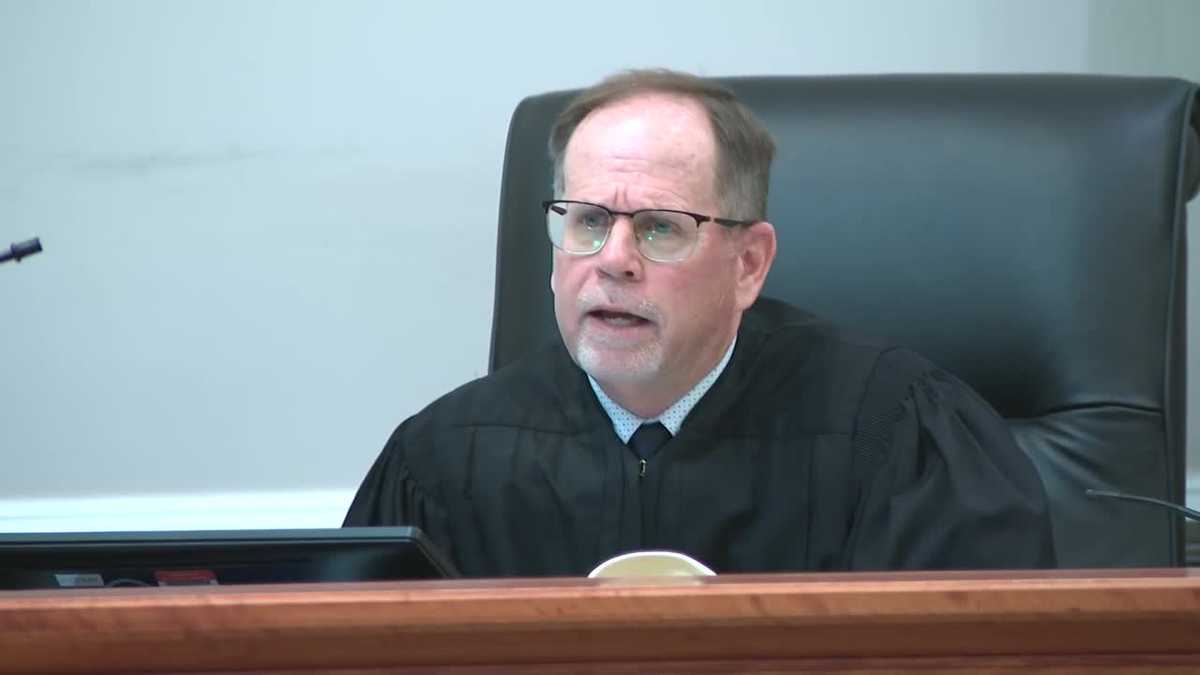 Dale Holloway trial video: Jury sworn in