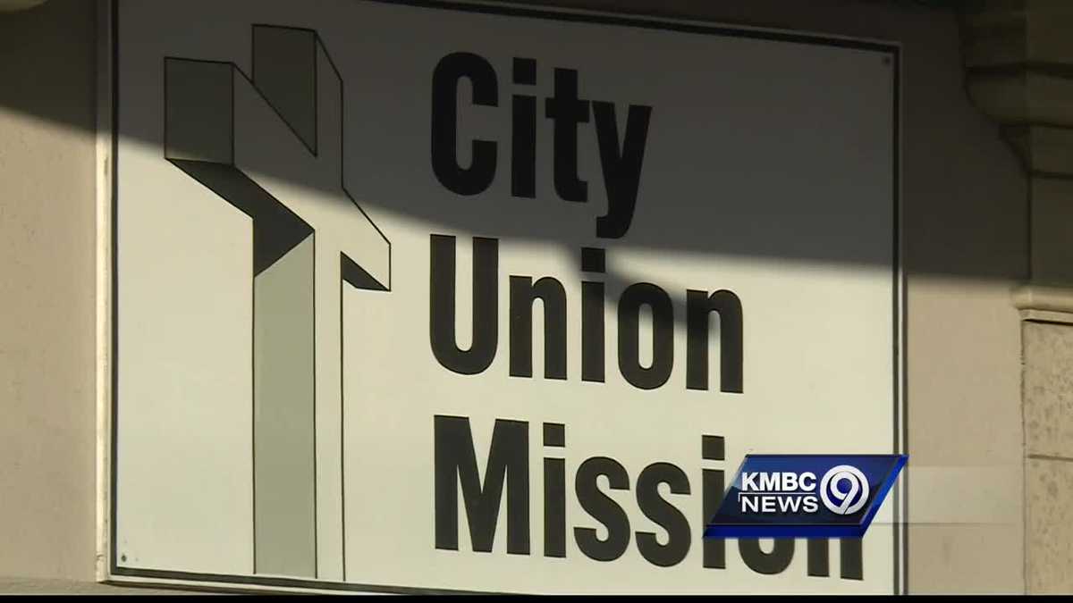 People Work To Help Homeless During Bitter Cold