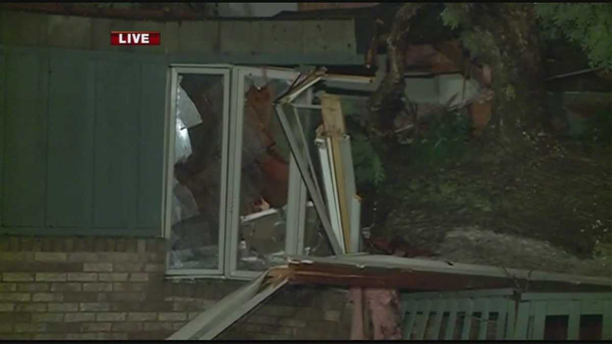 Tree crushes home in Bentonville