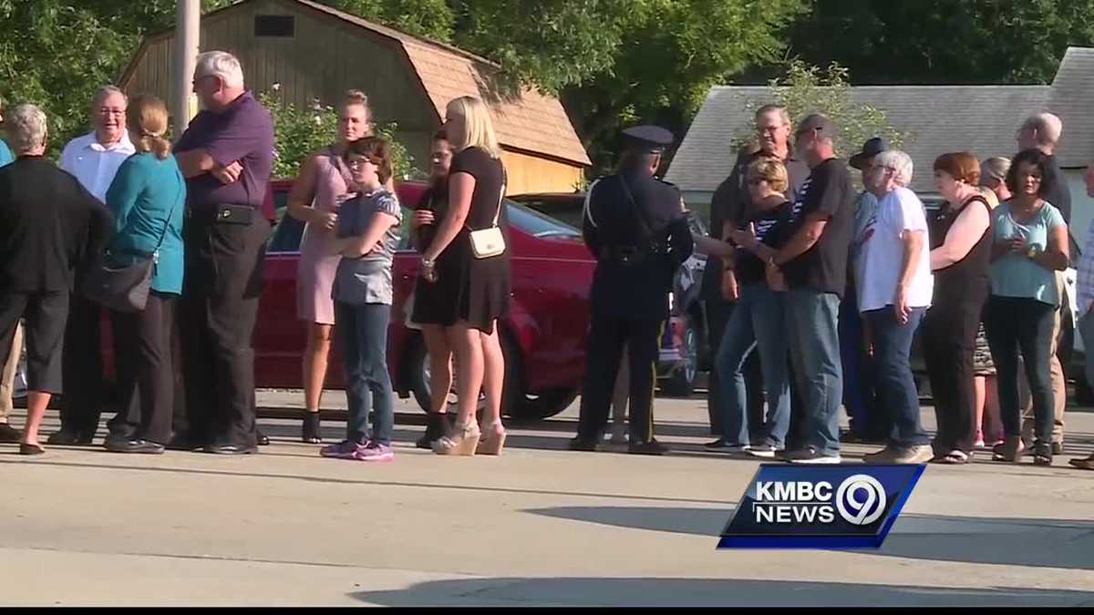 Clinton residents pay last respects to slain police officer Clinton residents pay last respects to slain police officer