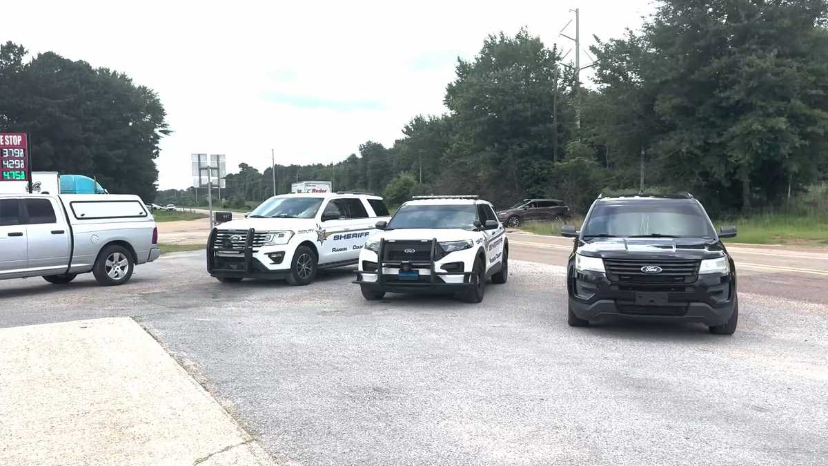Sheriff: Simpson County standoff ends with 2 dead teen in custody, no ...
