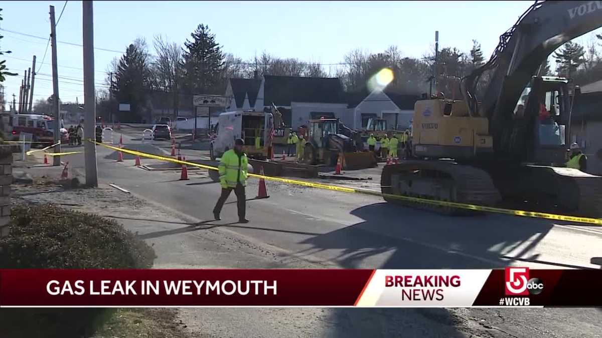 Gas line break causing significant traffic, school delays