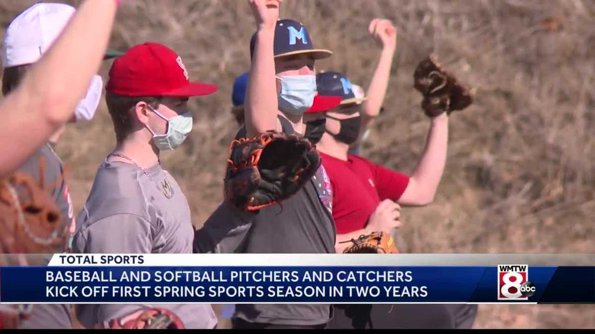 Pitchers and catchers kick off spring season