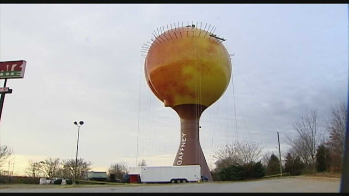 Gaffney's Peachoid gets a facelift