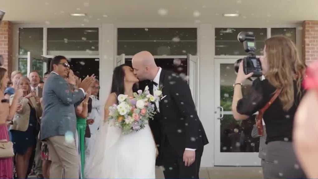 Des Moines couple with special Iowa connection ties the knot