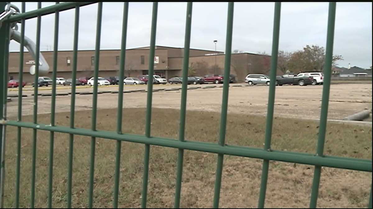 Parents, students, alumni gather to protest closing of Sarah T. Reed ...