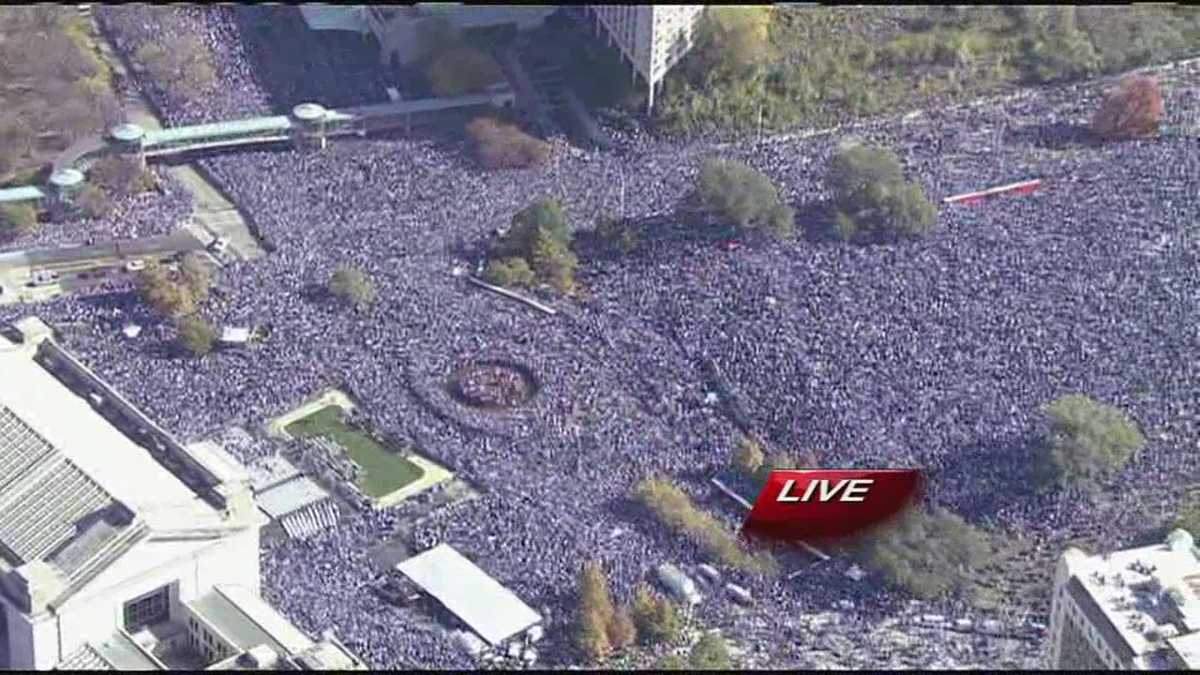 Massive crowd turns out for Royals' World Series rally