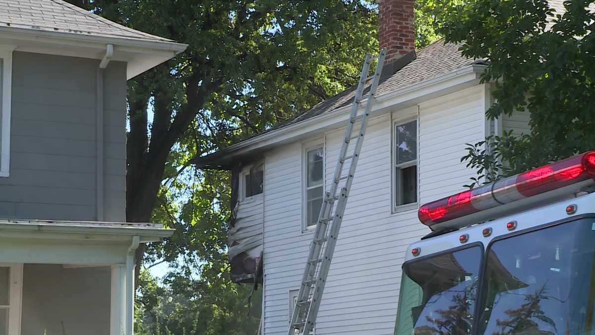 Omaha fire investigating Saturday morning vacant house fire