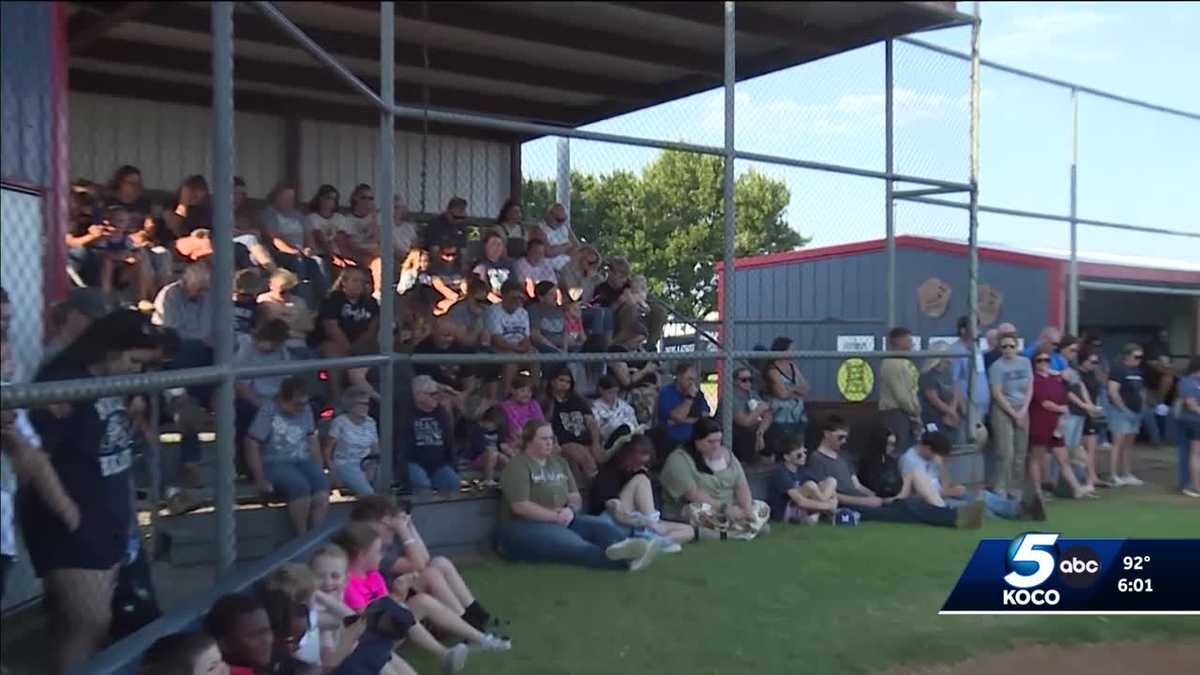Minco community rallies around softball team during Friday football game