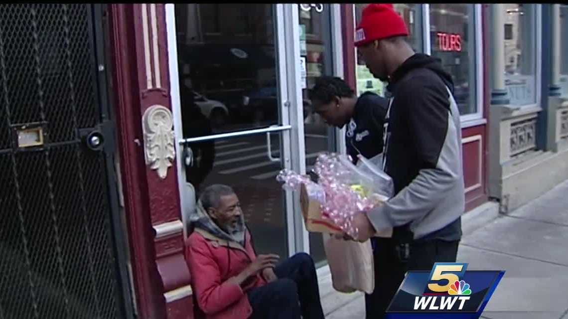 Cincinnati man honors father by feeding the homeless