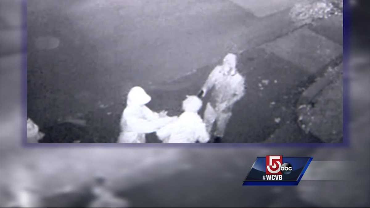 Surveillance camera captures robbery victim getting stabbed
