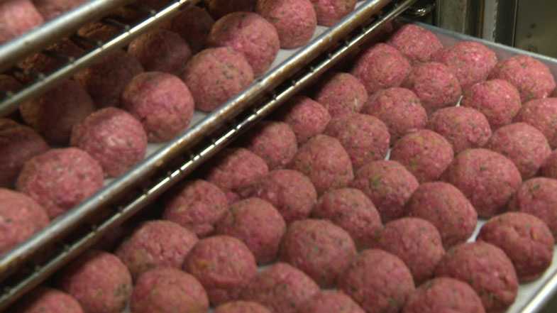 Local school cooks 3,000 meatballs