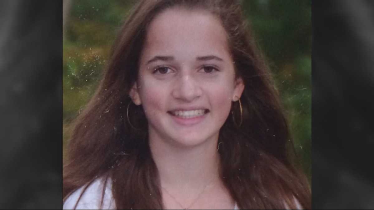 High school student collapses, dies during field hockey practice