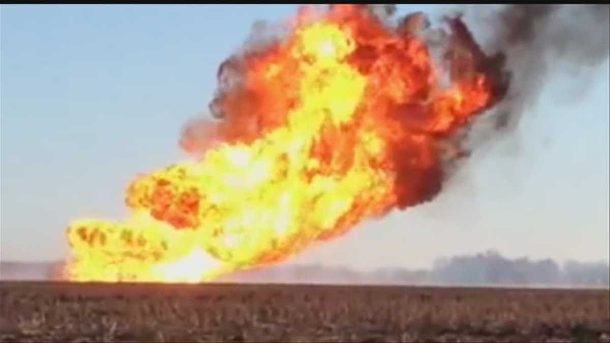 Crews respond gas pipeline blast