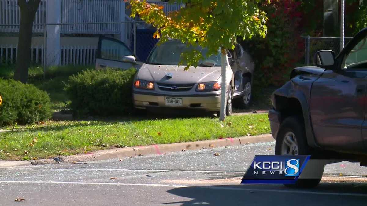 Police try to figure out if distracted driving caused crash