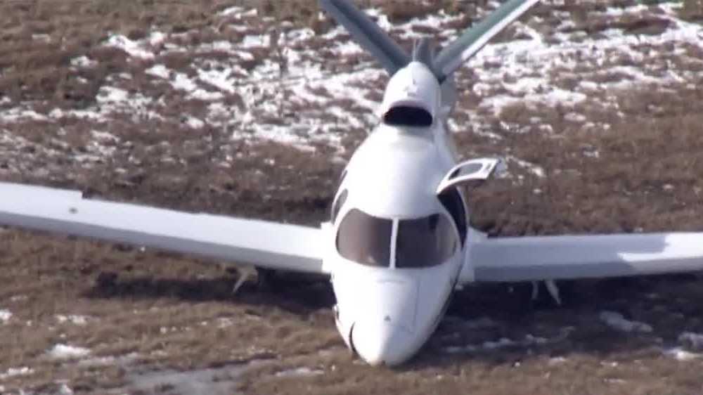 Small plane makes emergency landing at Waukesha County Airport