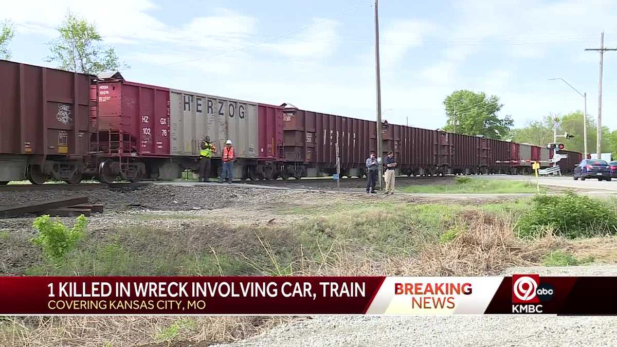 1 killed in wreck involving car, train in Kansas City