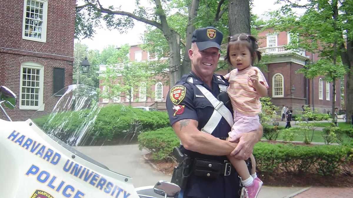 Harvard student recreates picture taken with university security guard ...