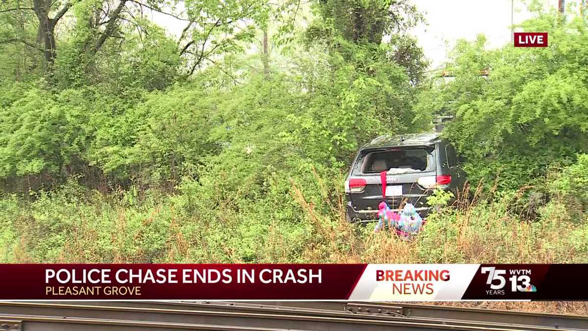 One suspect on the run after Pleasant Grove police chase and crash