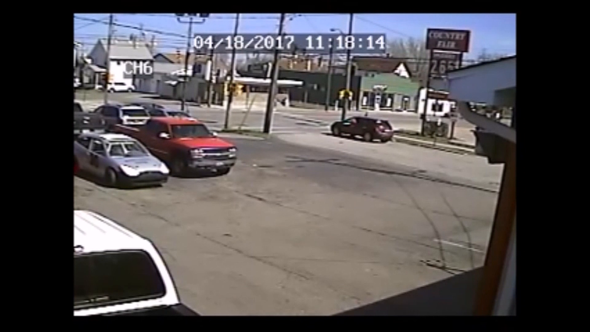 Surveillance footage of police cars pursuing vehicle of Facebook murder ...