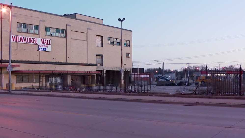 Death reported at old Milwaukee Mall