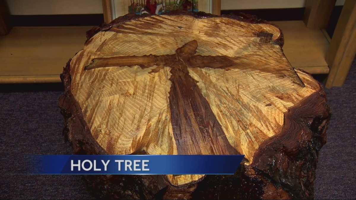 Is the image of Jesus appearing on this Modesto tree?