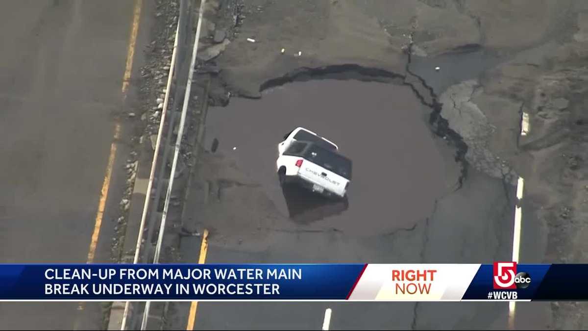 Major water main break busts wide open in Worcester