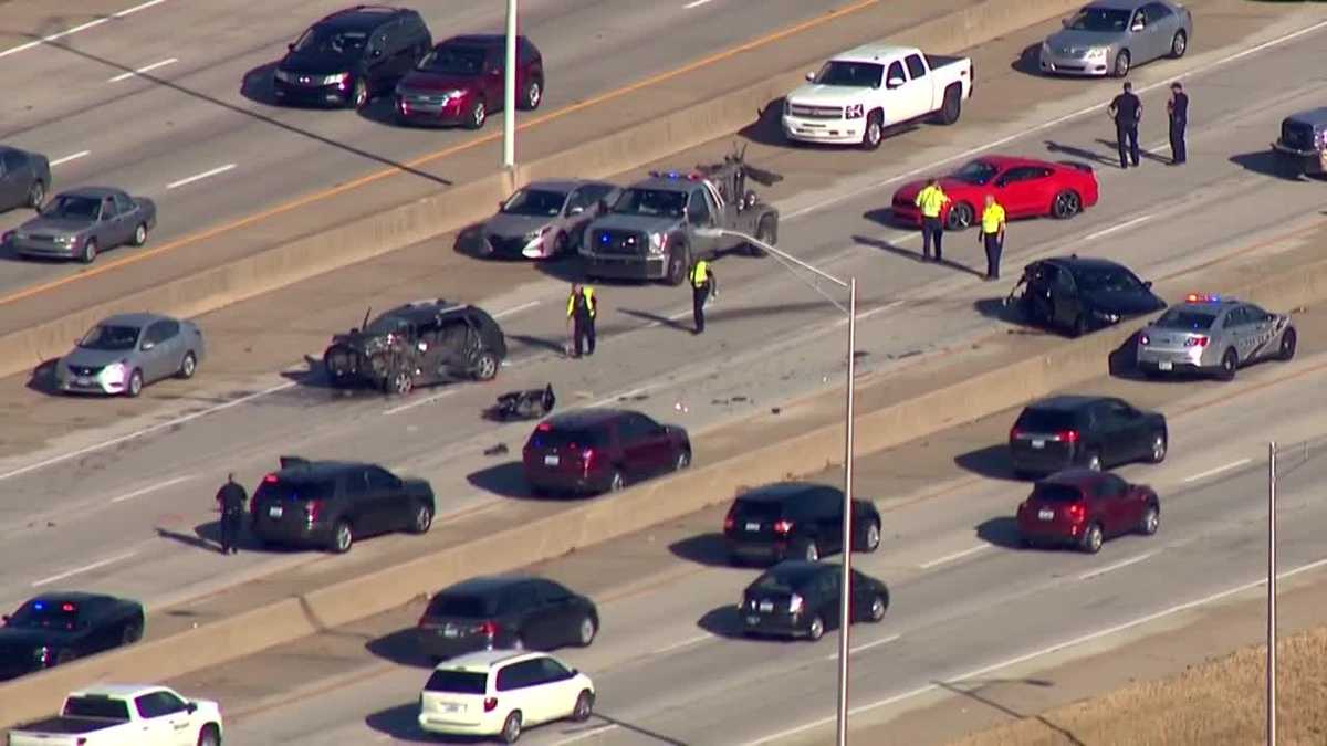 Police officer in hospital after crash on Watterson Expressway