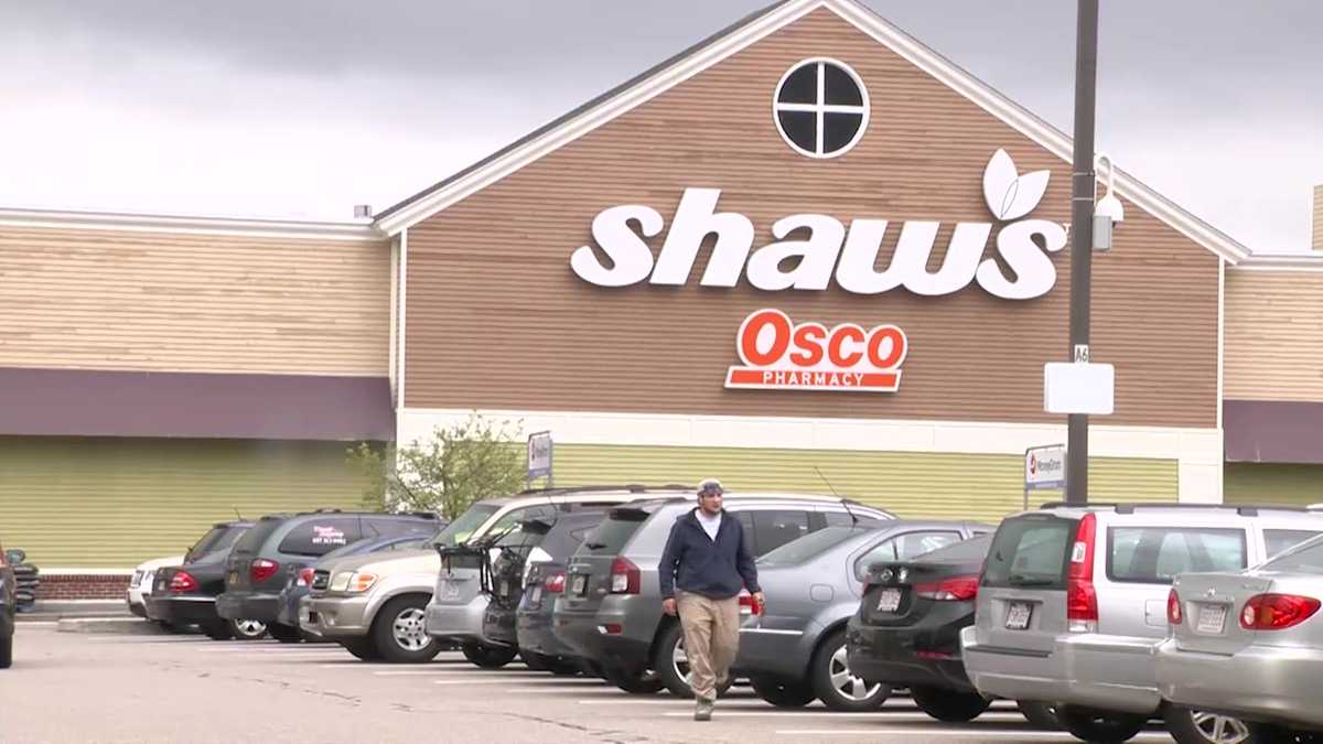 Umbrella used to fend off attacker in grocery store parking lot