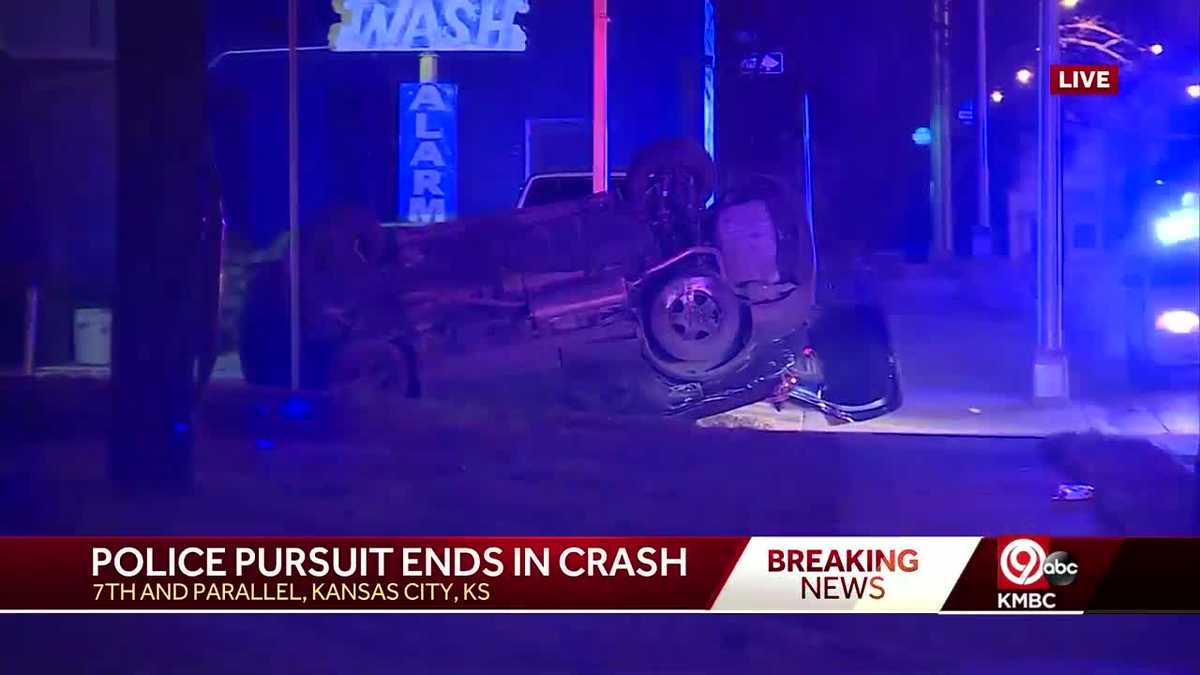 Police pursuit ends in crash near 7th and Parallel in Kansas City, Kansas
