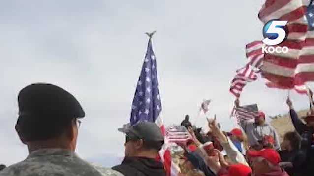 VIDEO: Pres. Trump supporters form human wall at southern border