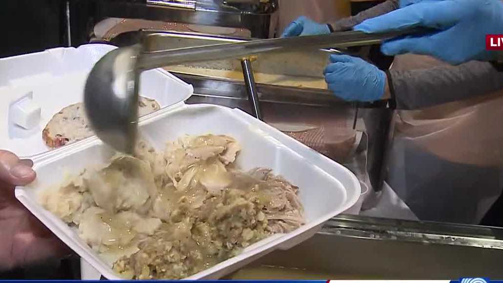 Thousands gather in Racine for annual Dan & Ray Rendering Thanks feast