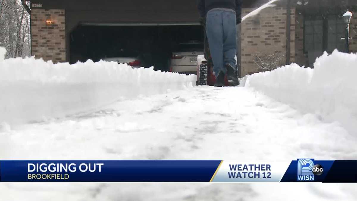Wisconsinites dig out of snow