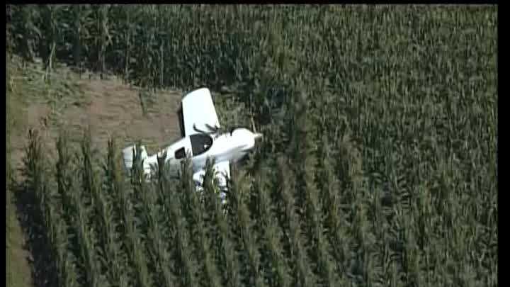 Plane makes corn field landing near West Bend