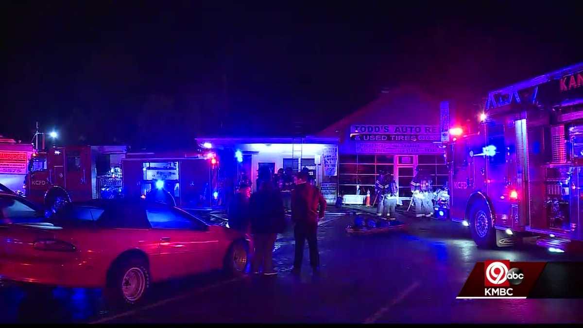 Firefighter hurt battling auto repair shop fire