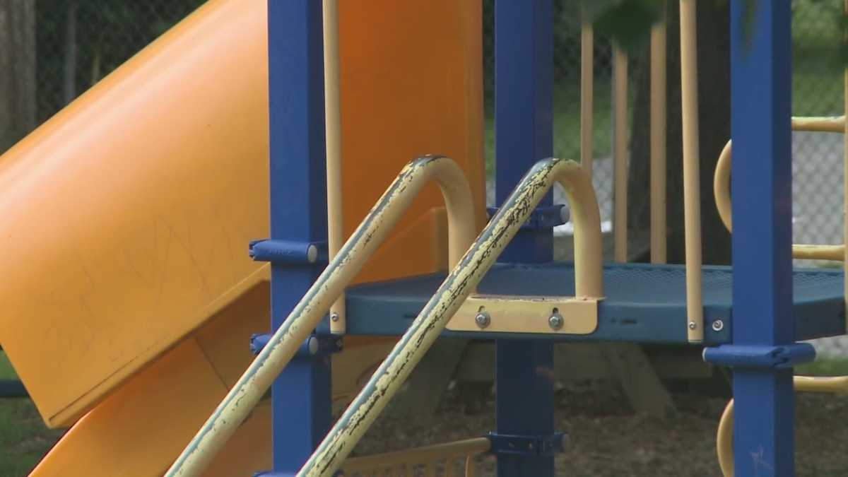 Police continuing investigation after man tries luring children into van