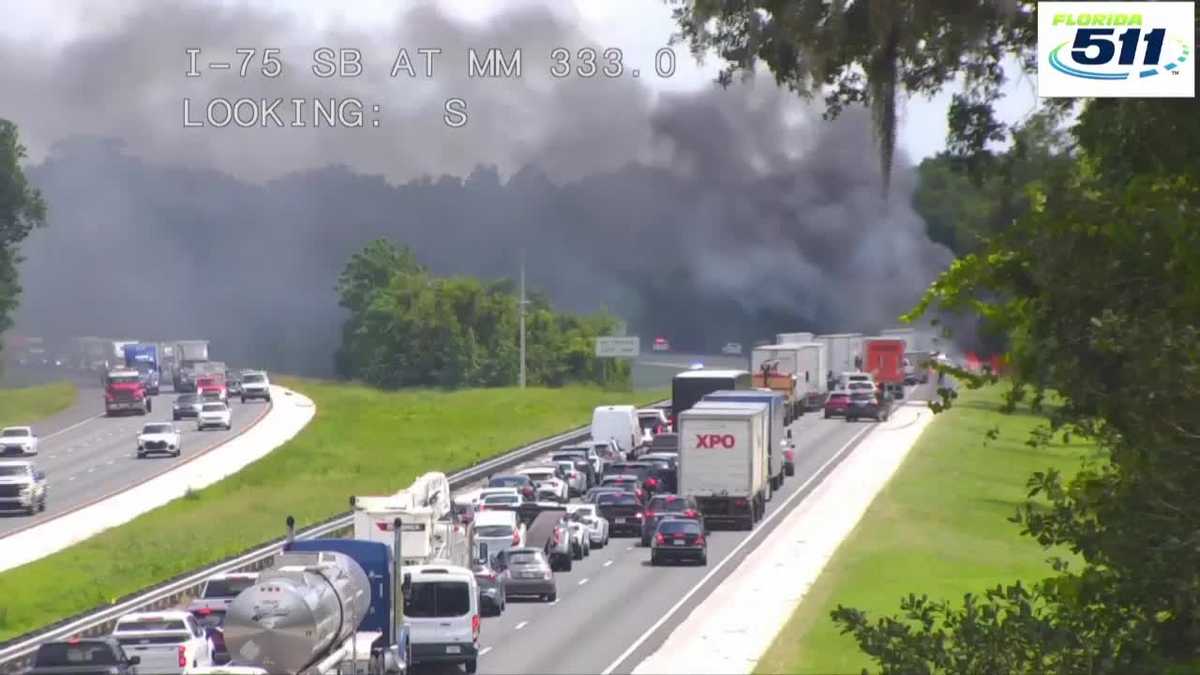 Teen rips plate from car, runs after fiery Florida highway crash
