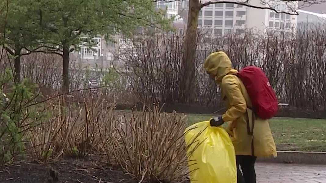 Volunteers clean up Boston for Earth Day